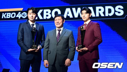 [사진]MVP 이정후-신인상 정철원, '허구연 KBO 총재와 함께' : ZUM 뉴스