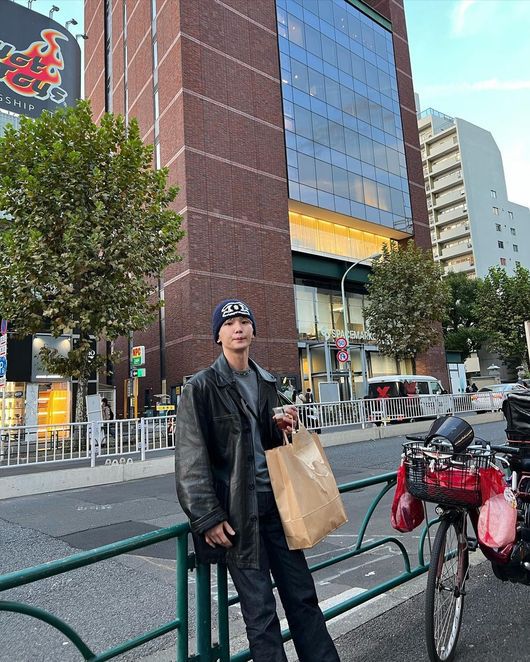 “연예계 대표 소두” 샤이니 키… 주먹만한 얼굴에서 '빛'이 나 : ZUM 뉴스