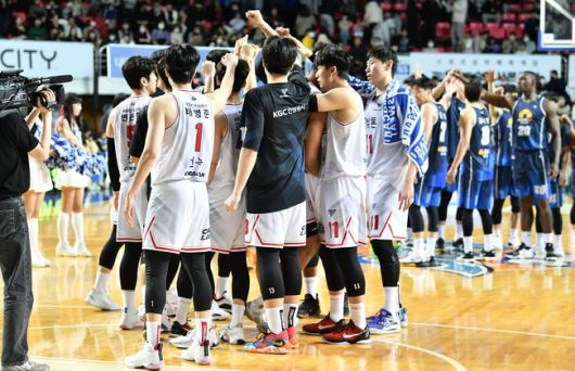 '1위의 저력' KGC, KCC에 83-81 역전승... KT는 가스공사 제압 [종합] : ZUM 뉴스