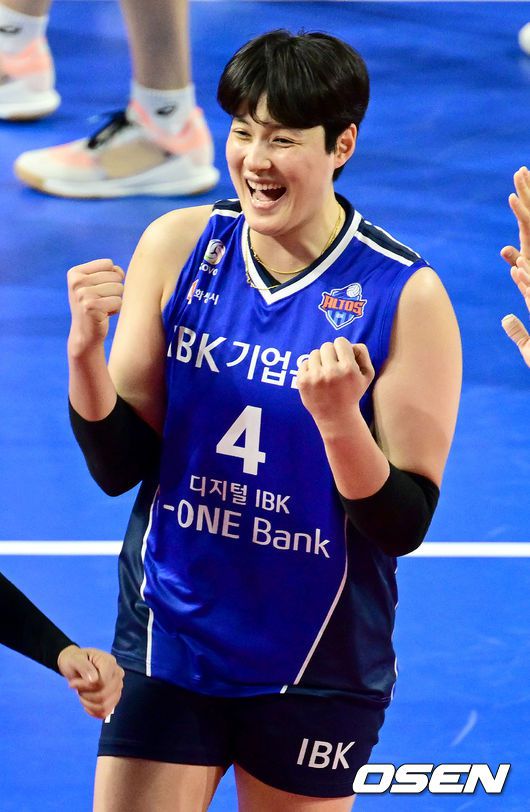 장기 재활 중인데 3.5억 FA 계약…왕조 에이스, IBK 믿음에 보답할까 : ZUM 뉴스