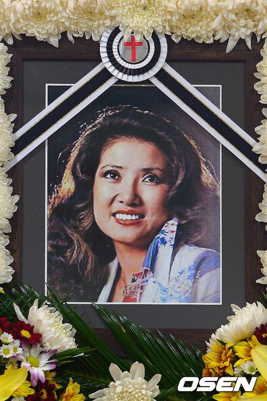 가수 정애리, 한강공원 산책 중 실족사…오늘(10일) 9주기 [Oh!쎈 이슈] : ZUM 뉴스