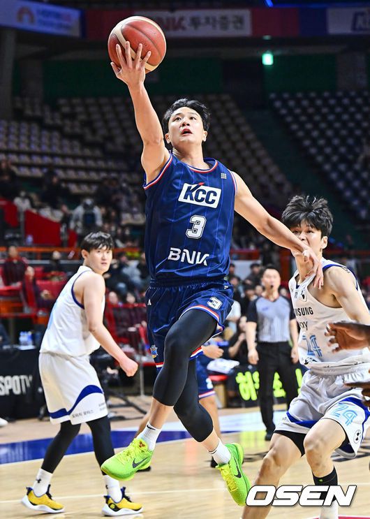 '라건아-이승현 맹폭' KCC, 삼성 완파... 4위 추격 : ZUM 뉴스