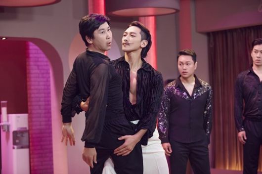 비, 'SNL 코리아6' 출격 "출연진 모두 존경..관객 덕에 몸 불사를 수 있었다" : ZUM 뉴스