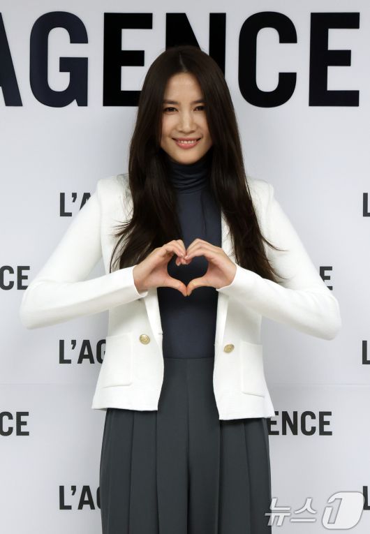 '남궁민♥' 진아름, 향기로운 하트 : ZUM 뉴스