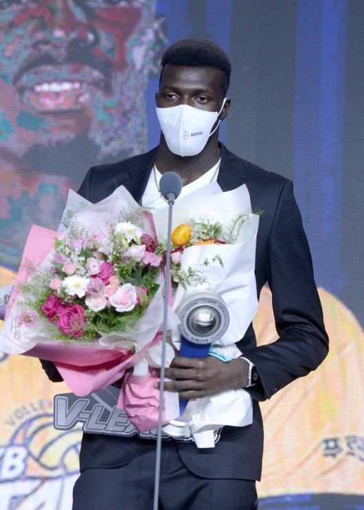 올해의 별, 케이타·양효진 : ZUM 뉴스