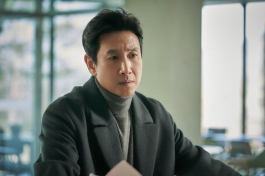 데뷔 24년차 이선균, 인생작 하나만 꼽기 힘든 독보적인 매력 [TEN스타필드] : ZUM 뉴스