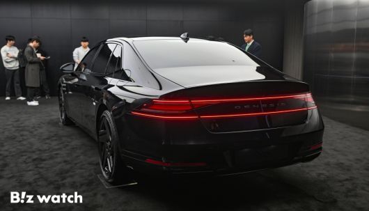 '억소리' G90 블랙 출시…반토막 판매량에 날개 달까 : ZUM 뉴스