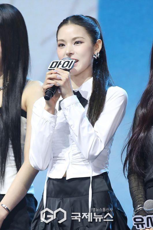 [GJ포토] 데뷔 인사말 하는 이즈나 마이 : ZUM 뉴스