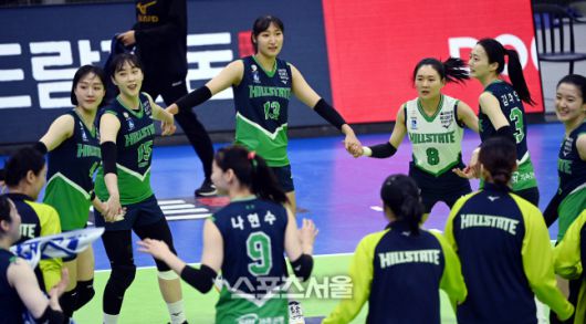 [포토] 현대건설, IBK기업은행에 3-0 완승 : ZUM 뉴스