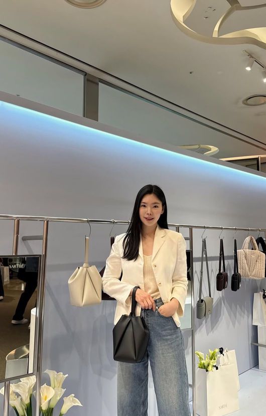 다이어트한 스타들 | `윤남기♥` 이다은, 다이어트 21kg 감량 효과 있네···완벽한 청바지 자태 : ZUM 뉴스