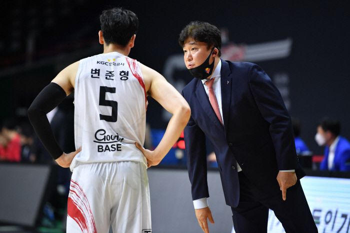 리딩 가드 ‘아웃’…KGC, 6강 PO 리드 잡고도 ‘아픔’ : zum 뉴스