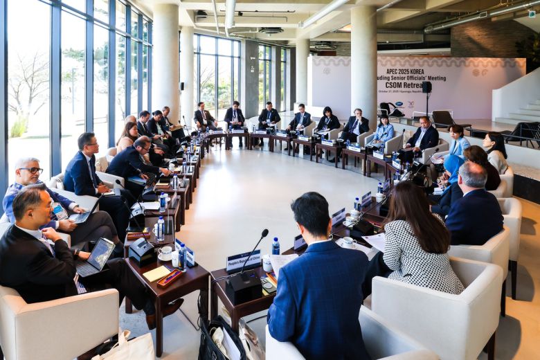 최종고위관리회의 종료…‘경주선언’ 문구 막판 조율[경주 APEC] : zum 뉴스