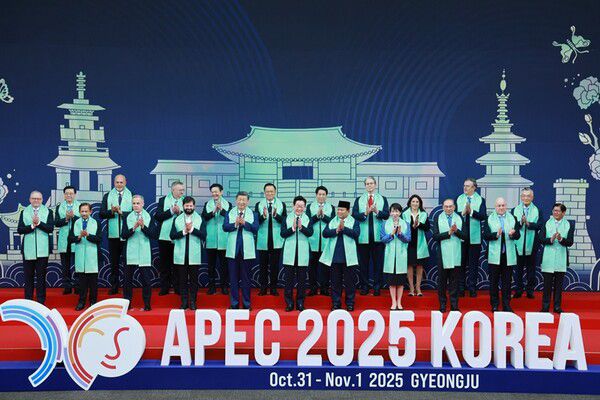 '문화창조산업' 협력 첫 명문화…이재명 "APEC, AI·인구 변화까지 공동 대응" : zum 뉴스