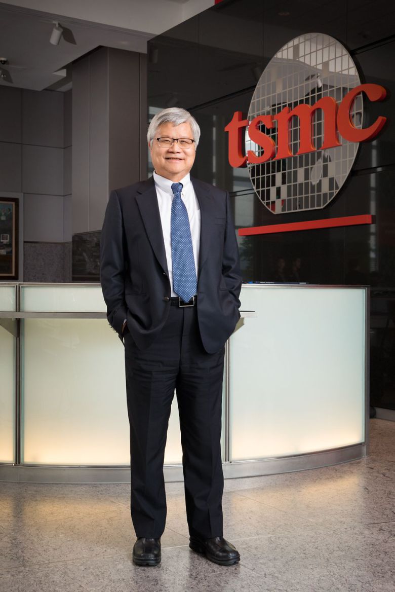 반도체 ‘쩐의 전쟁’ TSMC·삼성 벽 100조 투자로 깨려는 인텔 : zum 뉴스