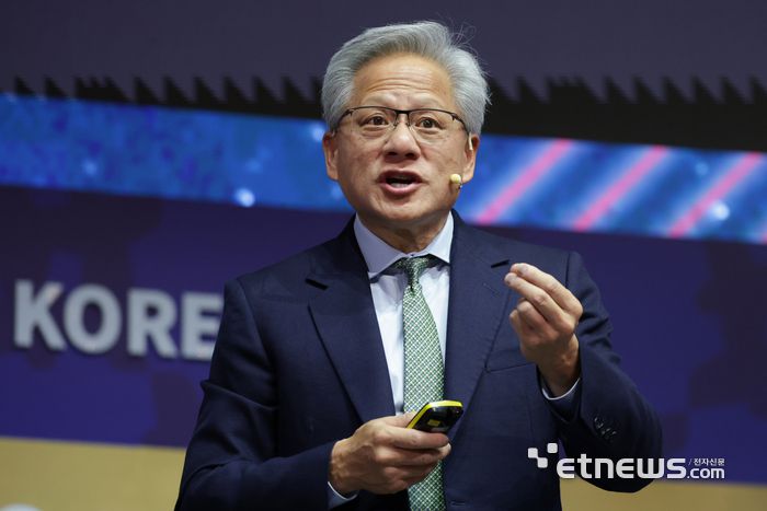 [APEC 2025]젠슨 황 CEO “韓 가장 많은 AI 인프라 보유국 될 것” : zum 뉴스
