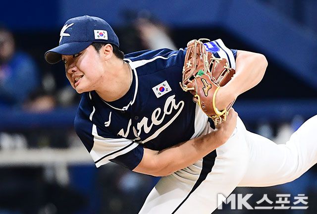 “日서도 좋은 결과 가지고 올 것”…‘최고 153km+1.1이닝 KKK 완벽투’ 성인 대표팀 데뷔전서 쾌투한 정우주의 다짐 [고척 인터뷰] : zum 뉴스