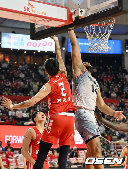 “바짝 약 올랐다” 자극 100% 스펠맨·변준형, '2차전 키' 쥐었다 : zum 뉴스