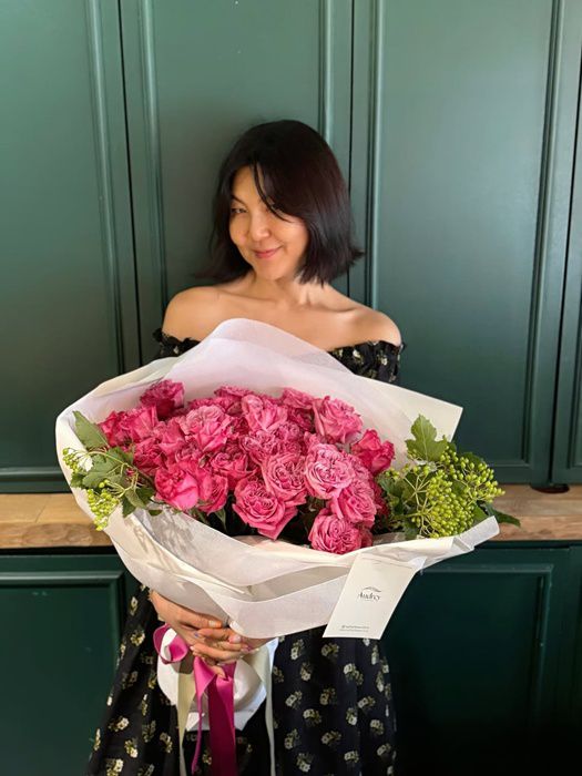 '14kg 감량' 한혜연, 꽃다발에 가려지는 마른 몸…'46kg' 러블리 소녀 : zum 뉴스