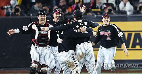 [프로야구결산] ①APEC도 놀란 한국시리즈 열기…LG, 2년만에 통합 우승 : zum 뉴스