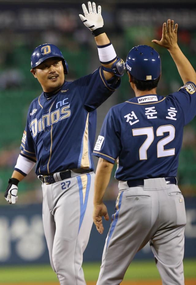 KBO '최강입담' 이호준, 평생 안정 버리고 변화 택한 그의 야구 인생 : zum 뉴스