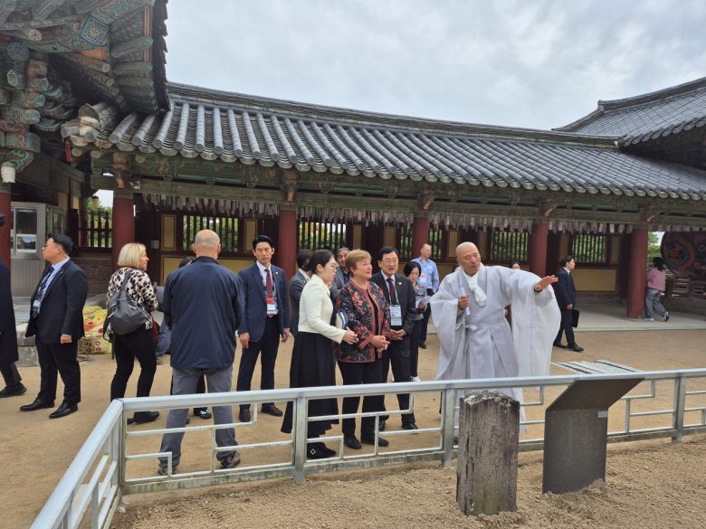 [2025 경주 APEC]게오르기에바 IMF 총재, 경주서 문화순방 나서 : zum 뉴스