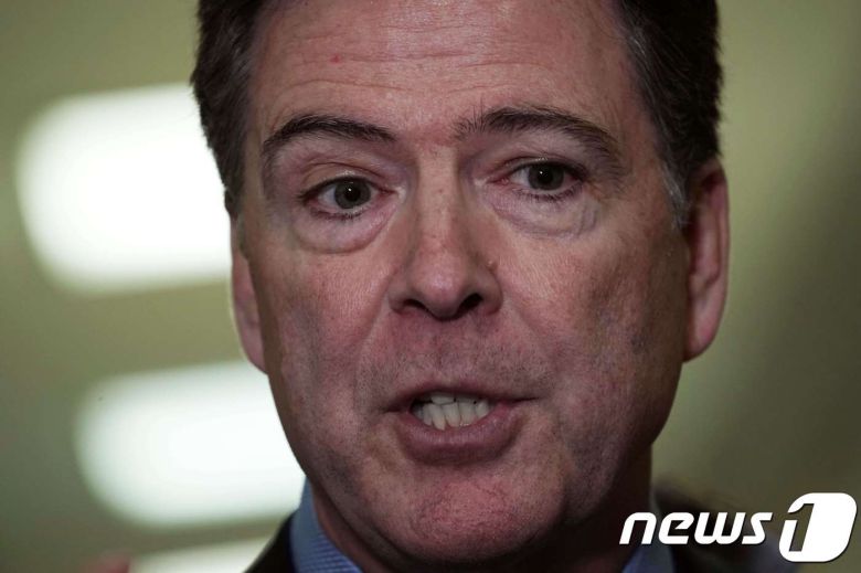 '8647' 트럼프 암살 신호?…전 FBI국장 SNS 사진에 美 '발칵' : zum 뉴스