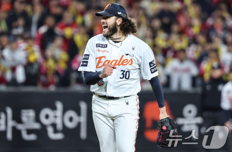 디아즈 제치고 MVP '폰세', 한국 상륙 1년 만에 KBO 리그 평정 : zum 뉴스