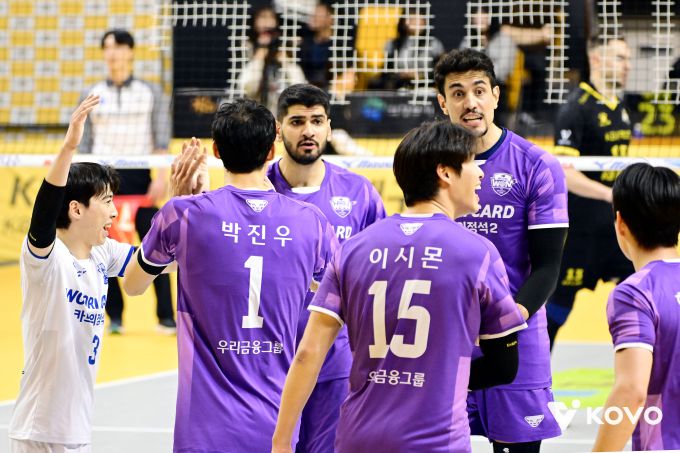 [프로배구] '삼바 듀오 폭발' 우리카드, KB손보 '경민불패' 4연승 해제 : zum 뉴스