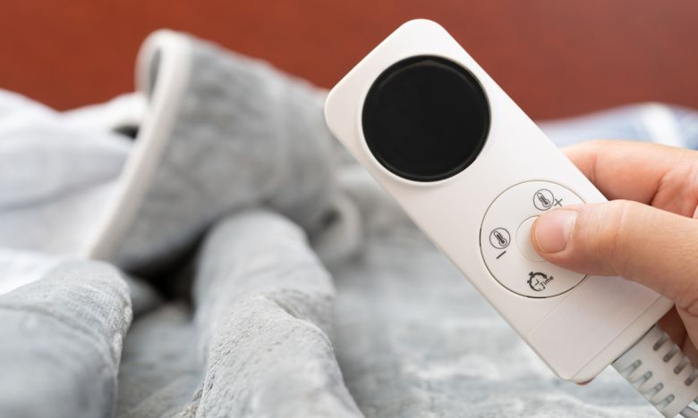 작년 전기장판 그냥 쓰면 위험…3초 점검만 해도 사고 확 준다 : zum 뉴스