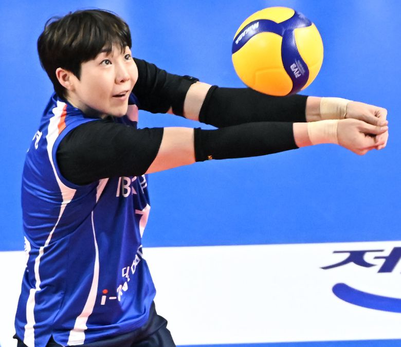 2경기 뛴 이소영, 어깨수술… IBK “선수요청에 계약해지” 치료비 등 구단서 지원예정 : zum 뉴스